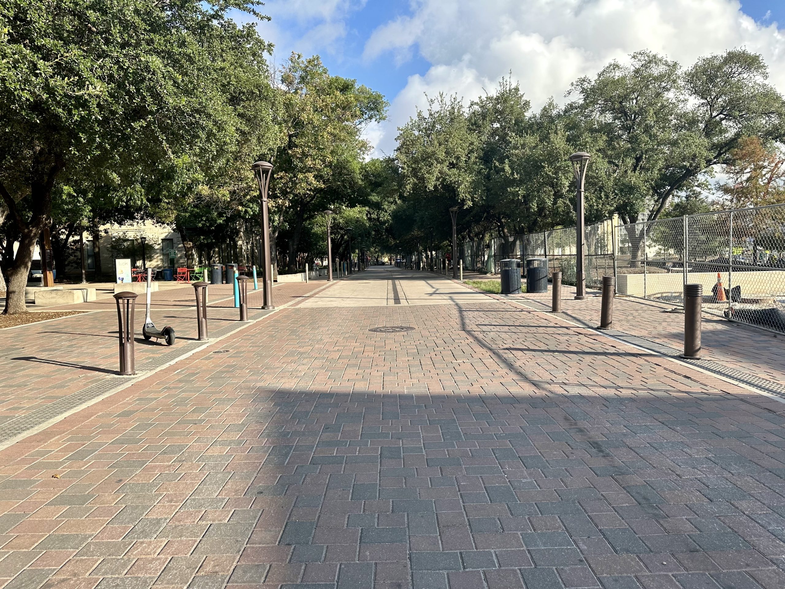 E. Nueva St. – Hemisfair